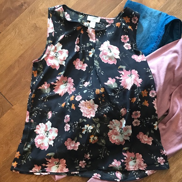 LOFT | Tops | Loft Outlet Dark Grey Floral Top | Poshmark